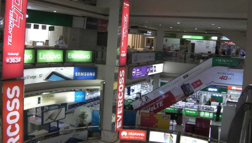 ジョグジャカルタの電脳モールJOGJATRONIKでQi充電器を買う | デフよん